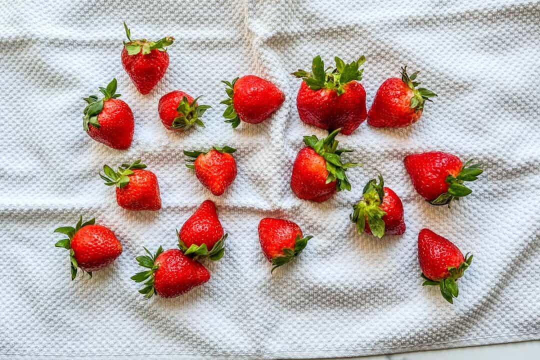 How to Clean Strawberries with Vinegar - This Healthy Table
