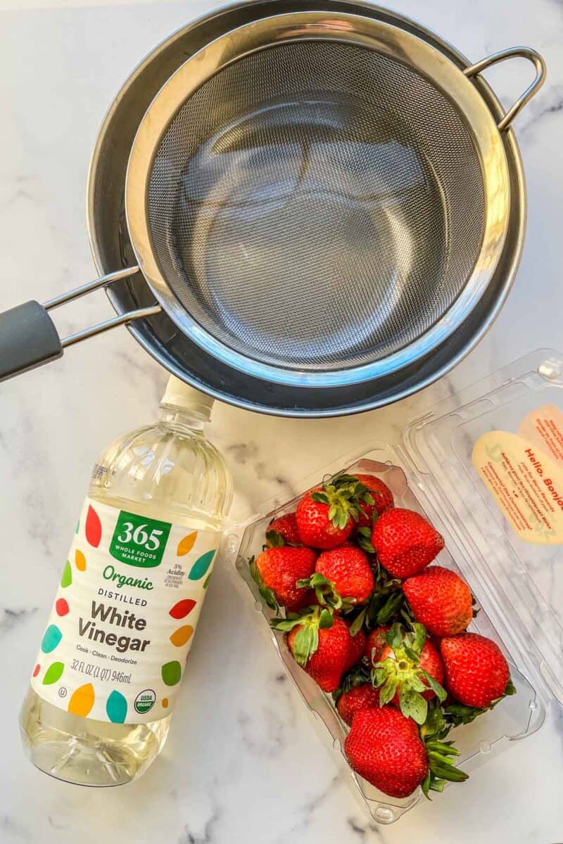 How to Clean Strawberries with Vinegar - This Healthy Table
